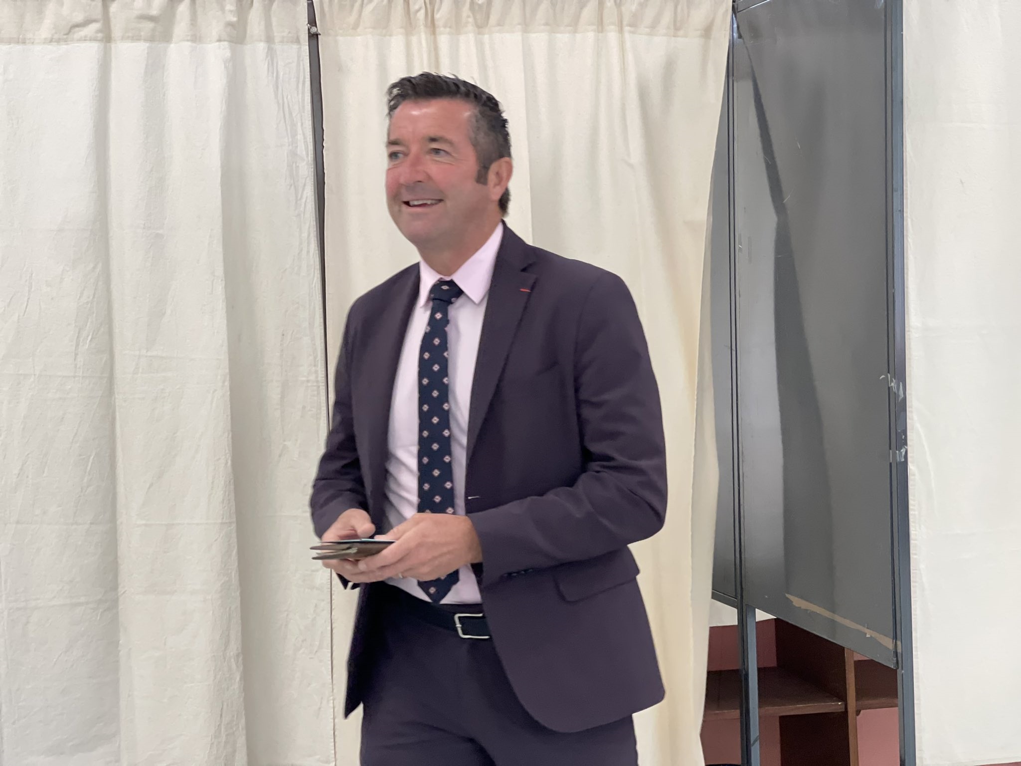 Législatives 2024 : Sans surprise, Karl Olive reste député - La Gazette ...